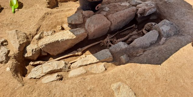 Encuentran un centenar de tumbas que serían importantes para explicar ...