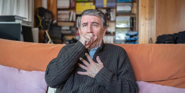 ¿Qué tienen las personas que no pueden parar de toser?