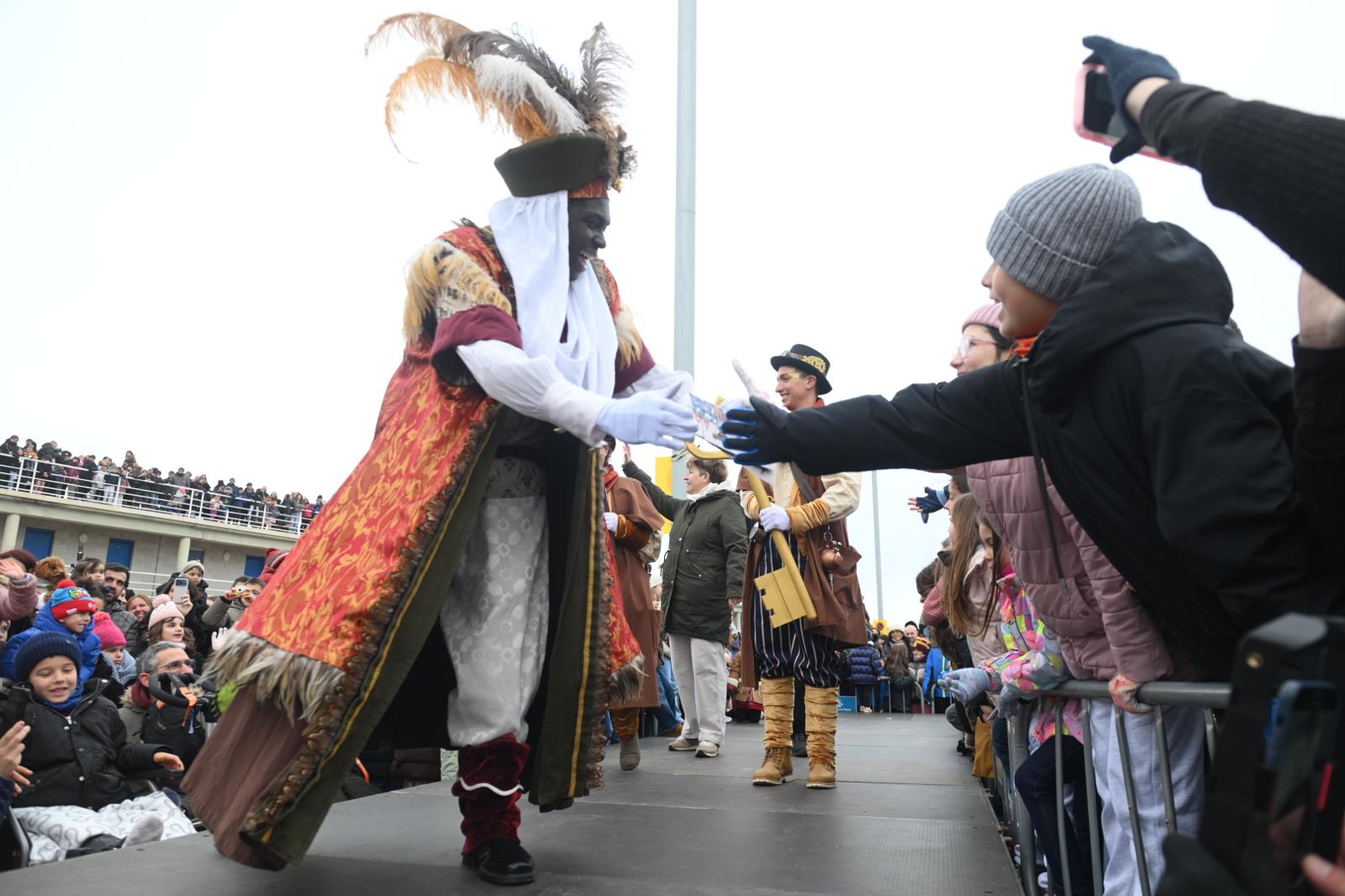 Galería: los Reyes ya están en Mataró (y no hay frío que los pueda parar)